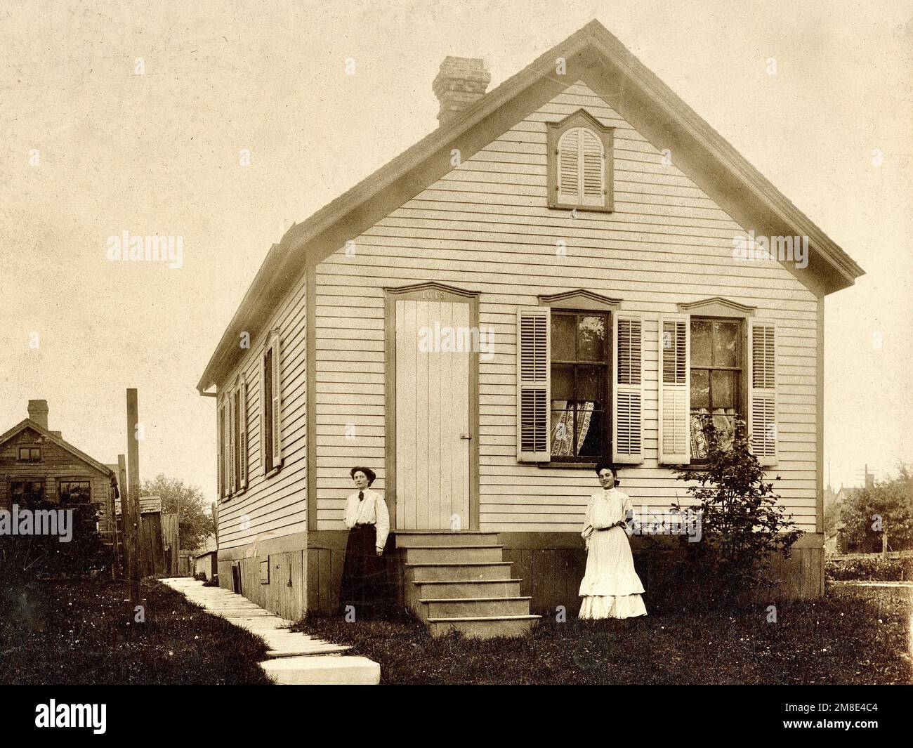 Wood Frame House early 1900s, American Architecture History, Victorian ...