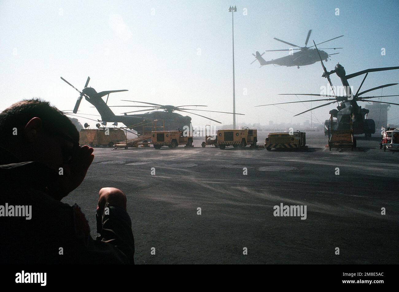 A Helicopter Mine Countermeasures Squadron 14 (HM-14) MH-53E Sea Dragon ...