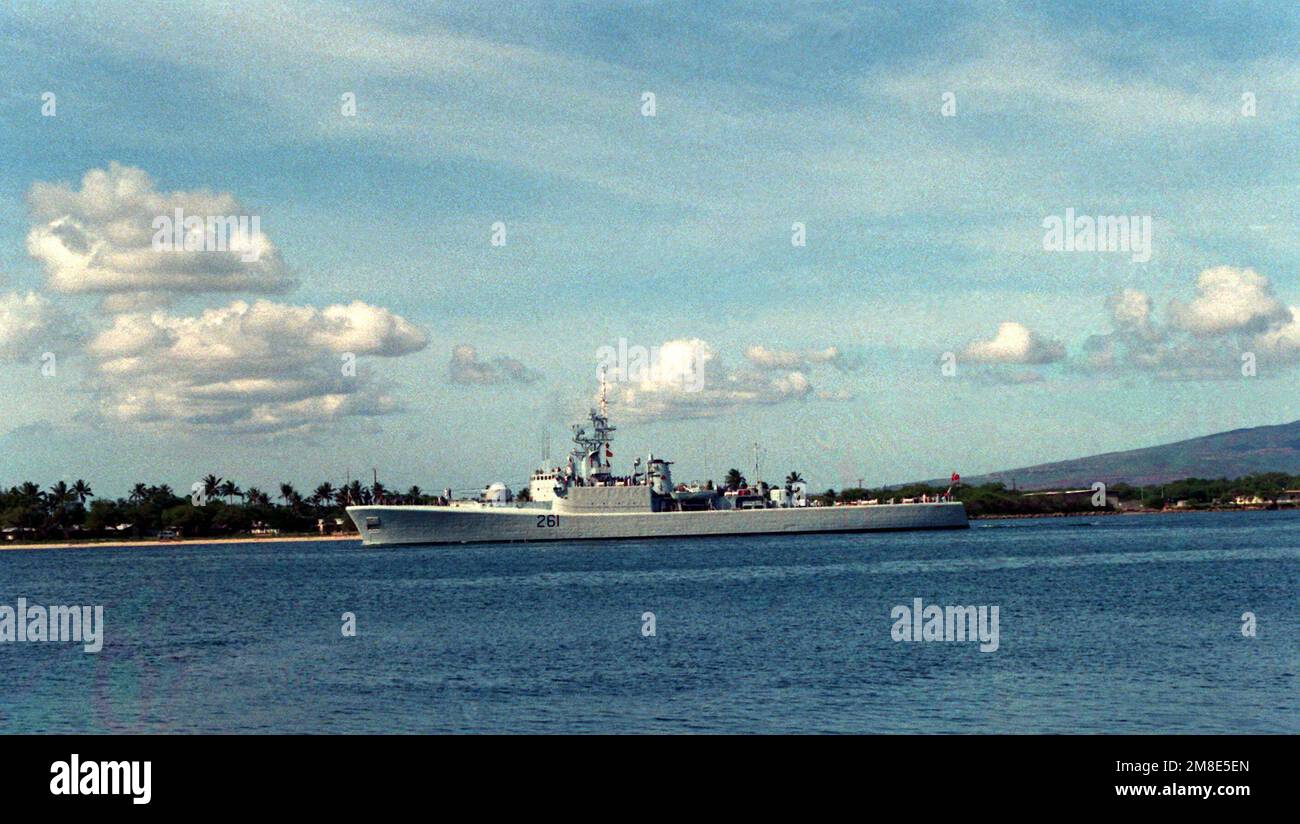A port beam view of the Canadian frigate HMCS MACKENZIE (261) underway ...