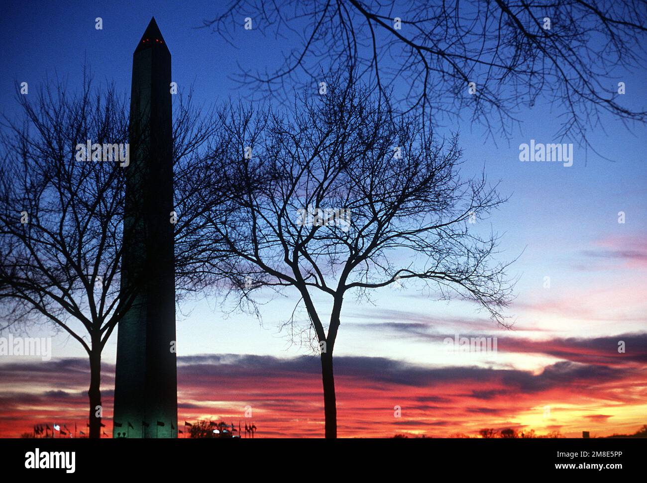 A view of the Washington Monument at sunset. Base: Washington State ...