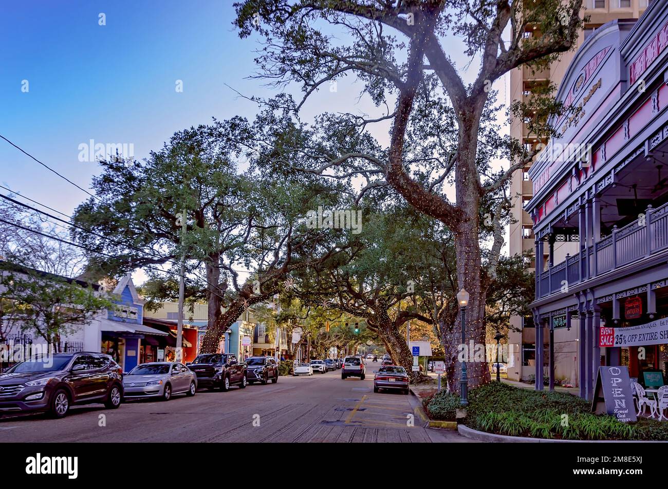 Shops line Washington Avenue, Dec. 28, 2022, in Ocean Springs ...