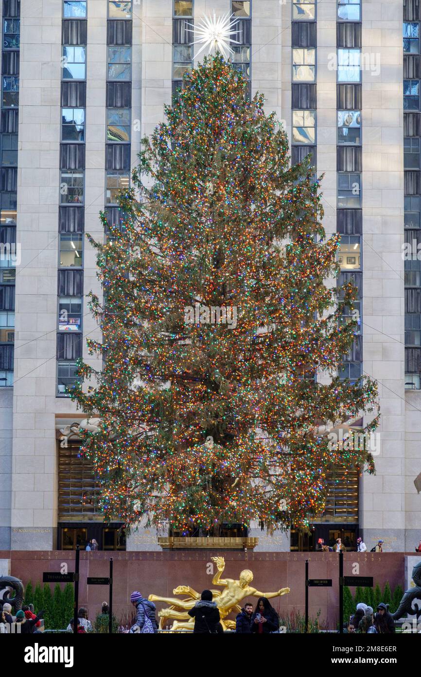 Rockefeller center christmas tree 2023 hi-res stock photography and ...