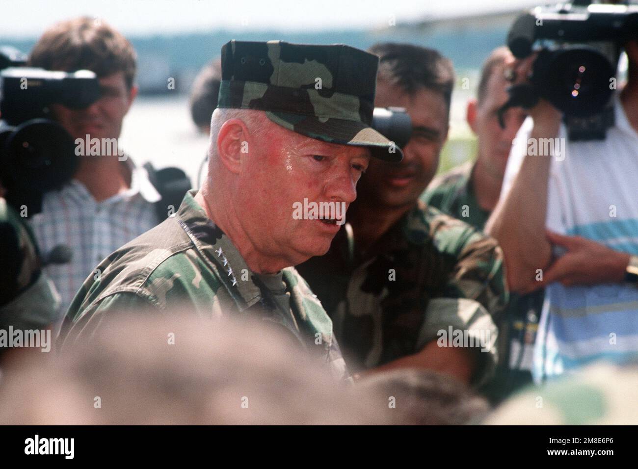 General Alfred M. Gray, Commandant of the Marine Corps, speaks to his ...