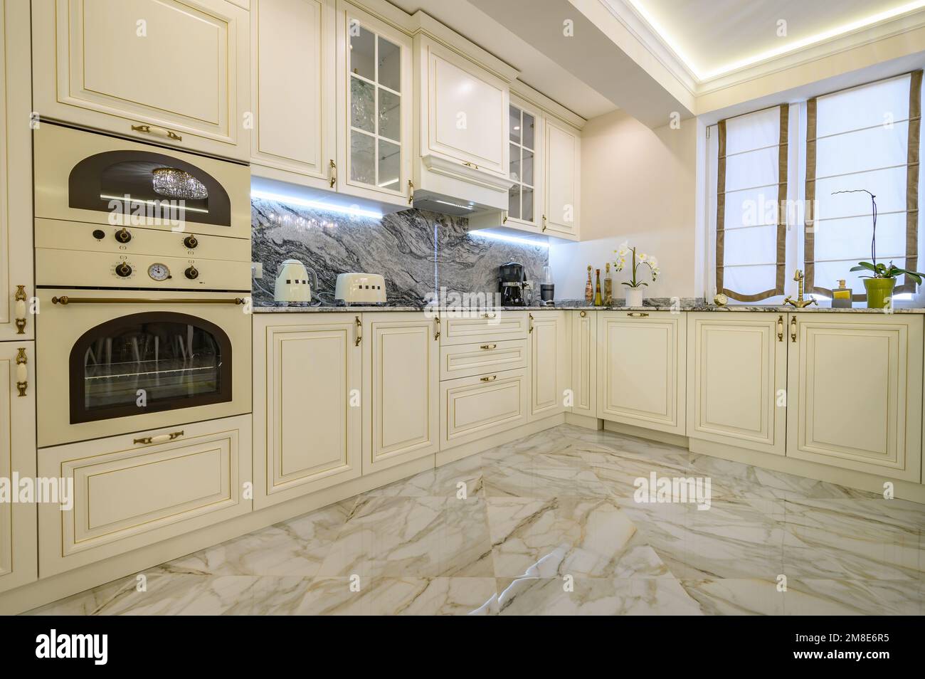 Classic cream colored kitchen hi-res stock photography and images - Alamy