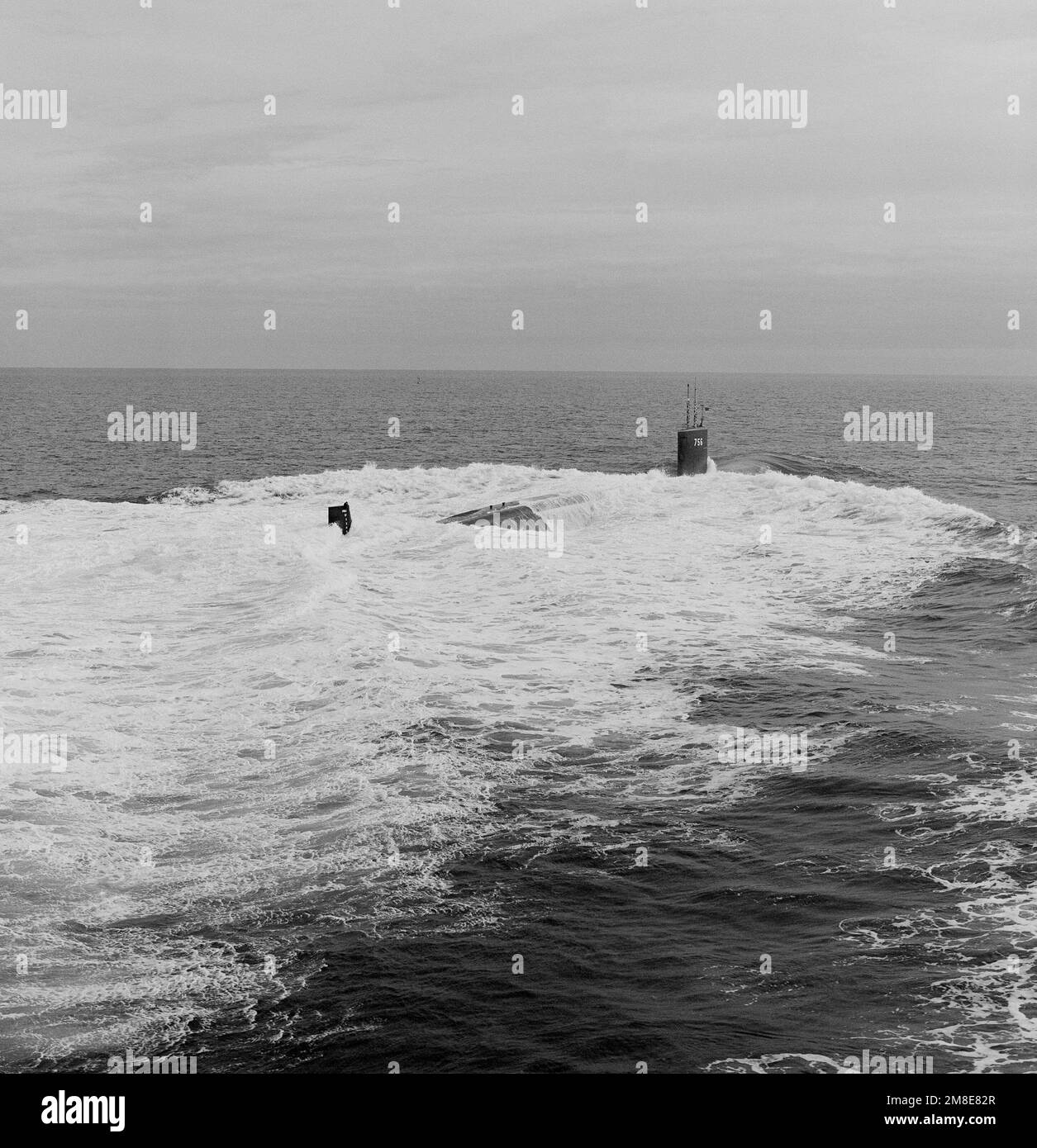 A starboard quarter view of the nuclear-powered attack submarine USS ...