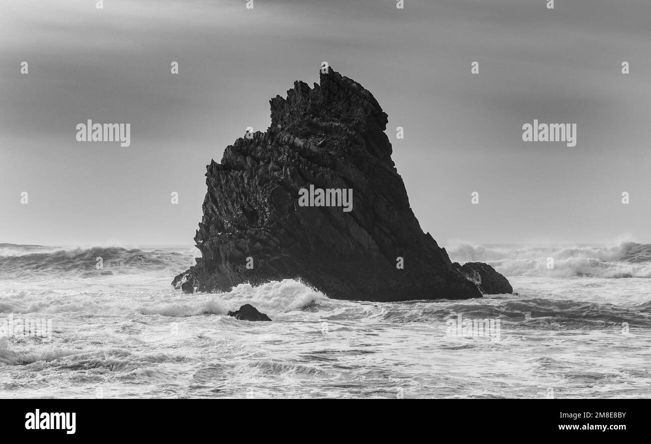 Rocky beach waves in Black and White Stock Photos & Images - Alamy