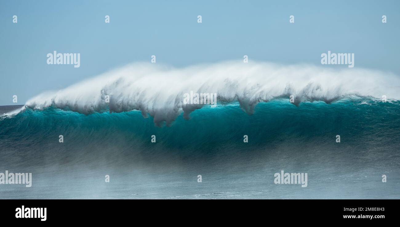 Large Backlit Wave Breaks on Wester Shore of Oahu Stock Photo - Alamy