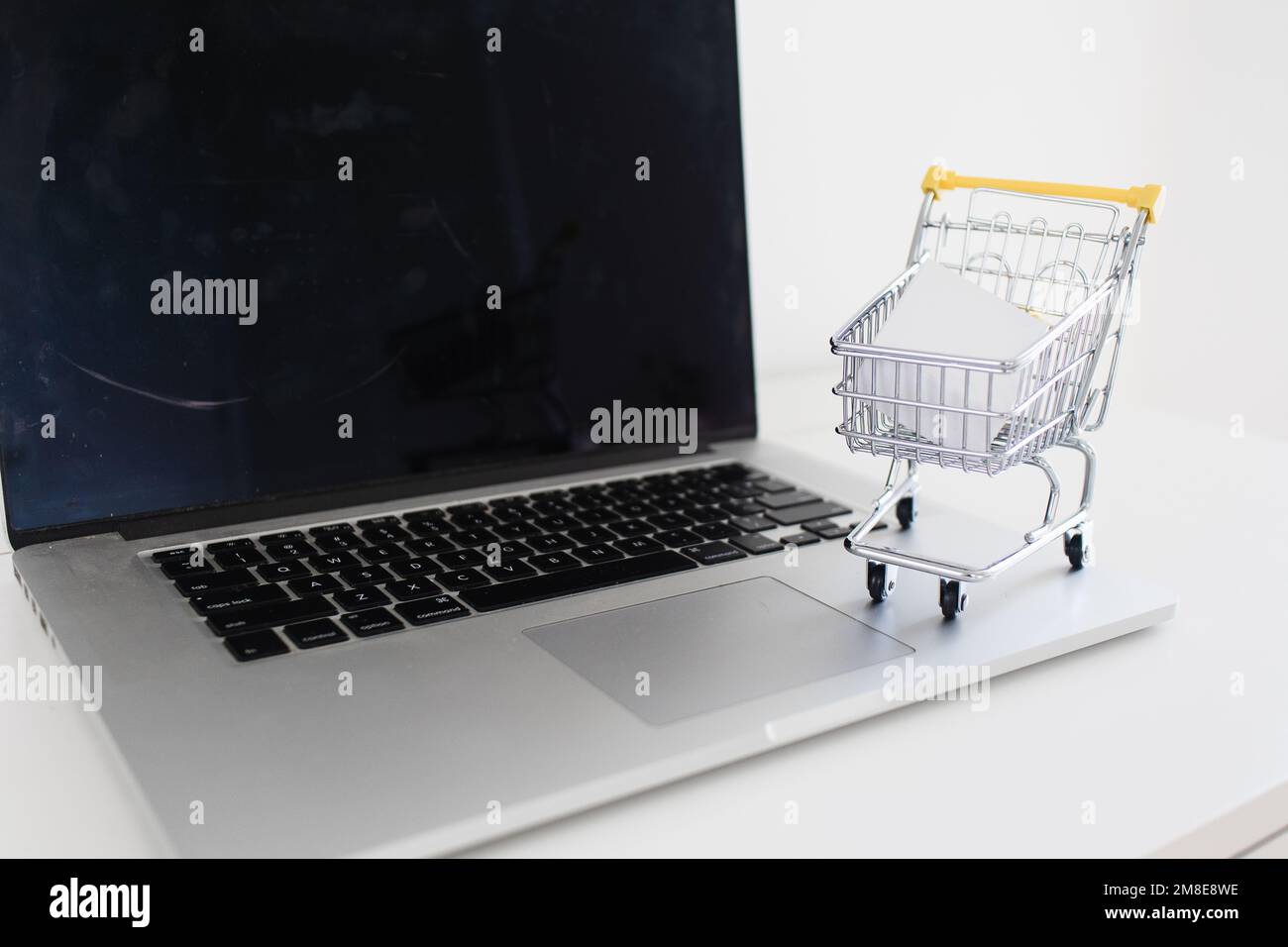 Online digital retail platform hi-res stock photography and images - Alamy