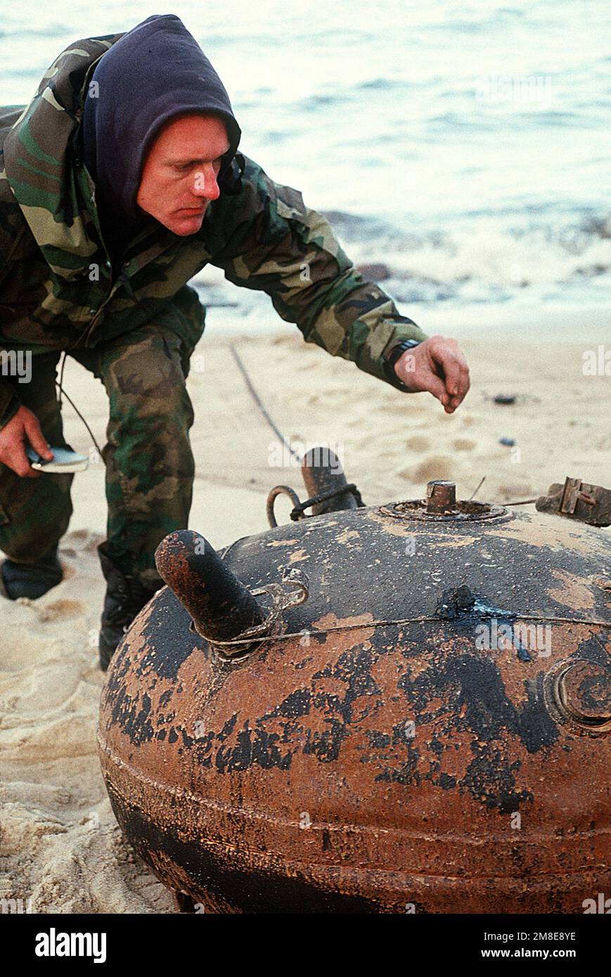 Machinist's Mate 2nd Class Roy Hunt of Explosive Ordnance Disposal (EOD ...