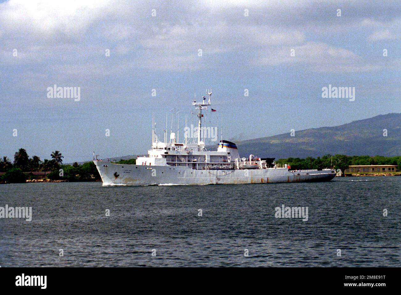 A port view of the surveying ship USNS WYMAN (T-AGS-34) departing Pearl ...