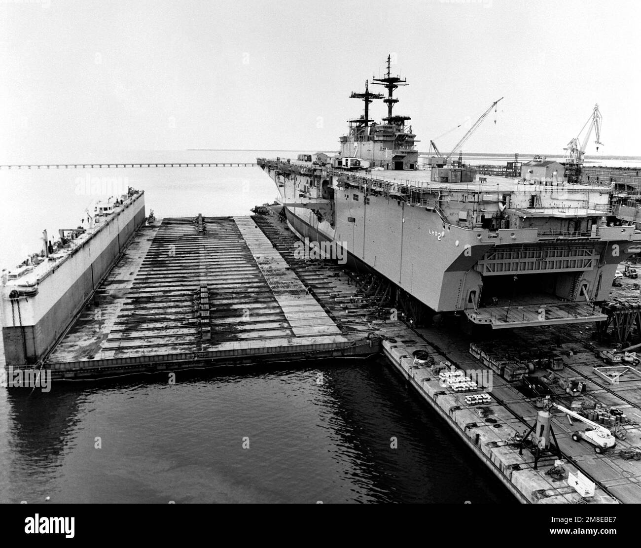 A port quarter view of the amphibious assault ship ESSEX (LHD-2) as it ...