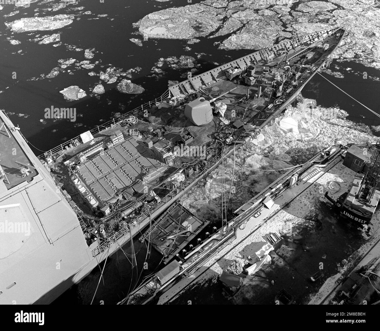 An overhead view of the bow of the guided missile cruiser Gettysburg ...