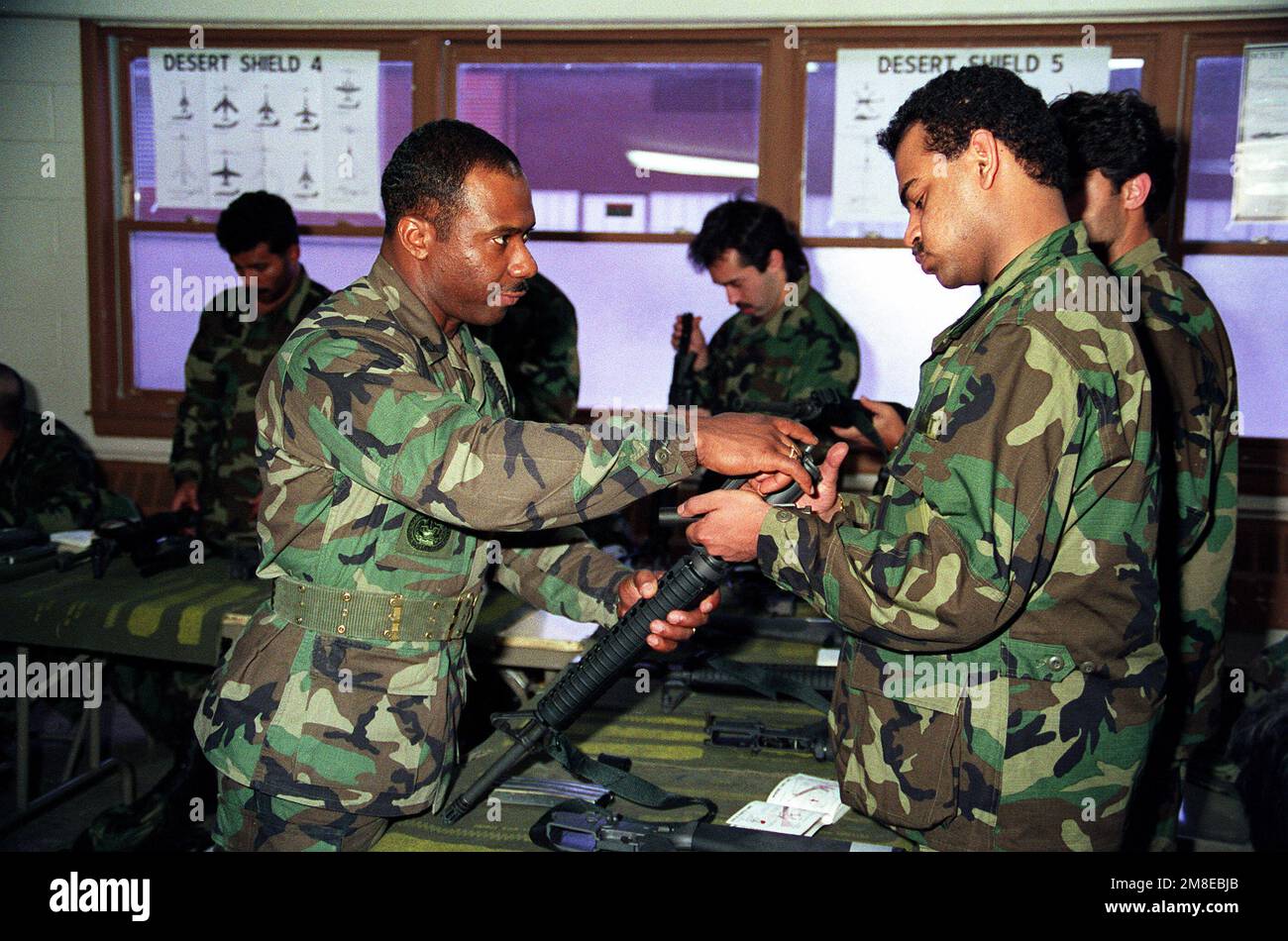 Operation desert storm soldiers hi-res stock photography and images - Alamy
