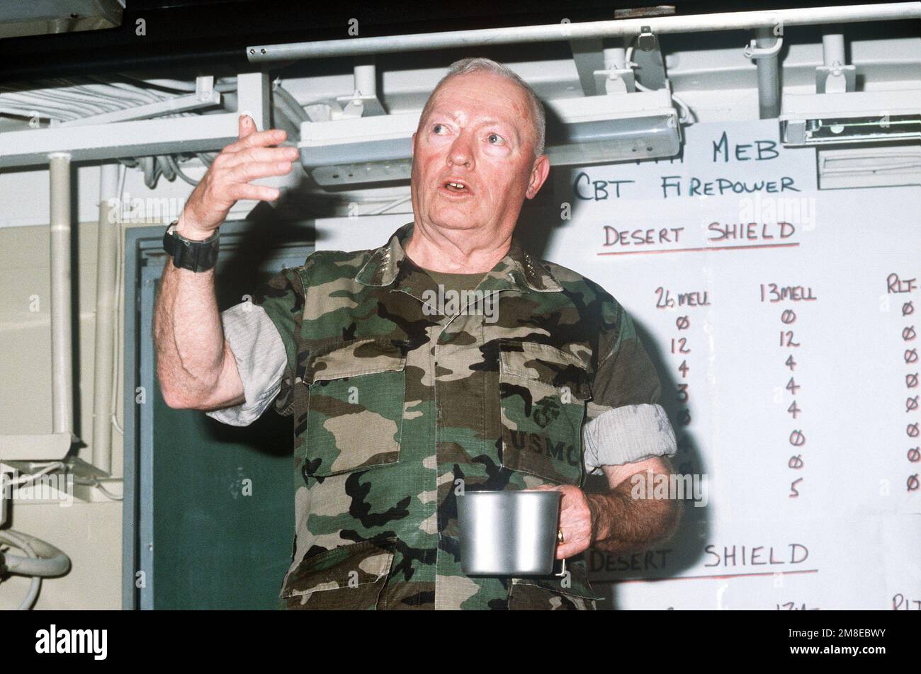 Commandant of the Marine Corps General Alfred M. Gray makes a point ...