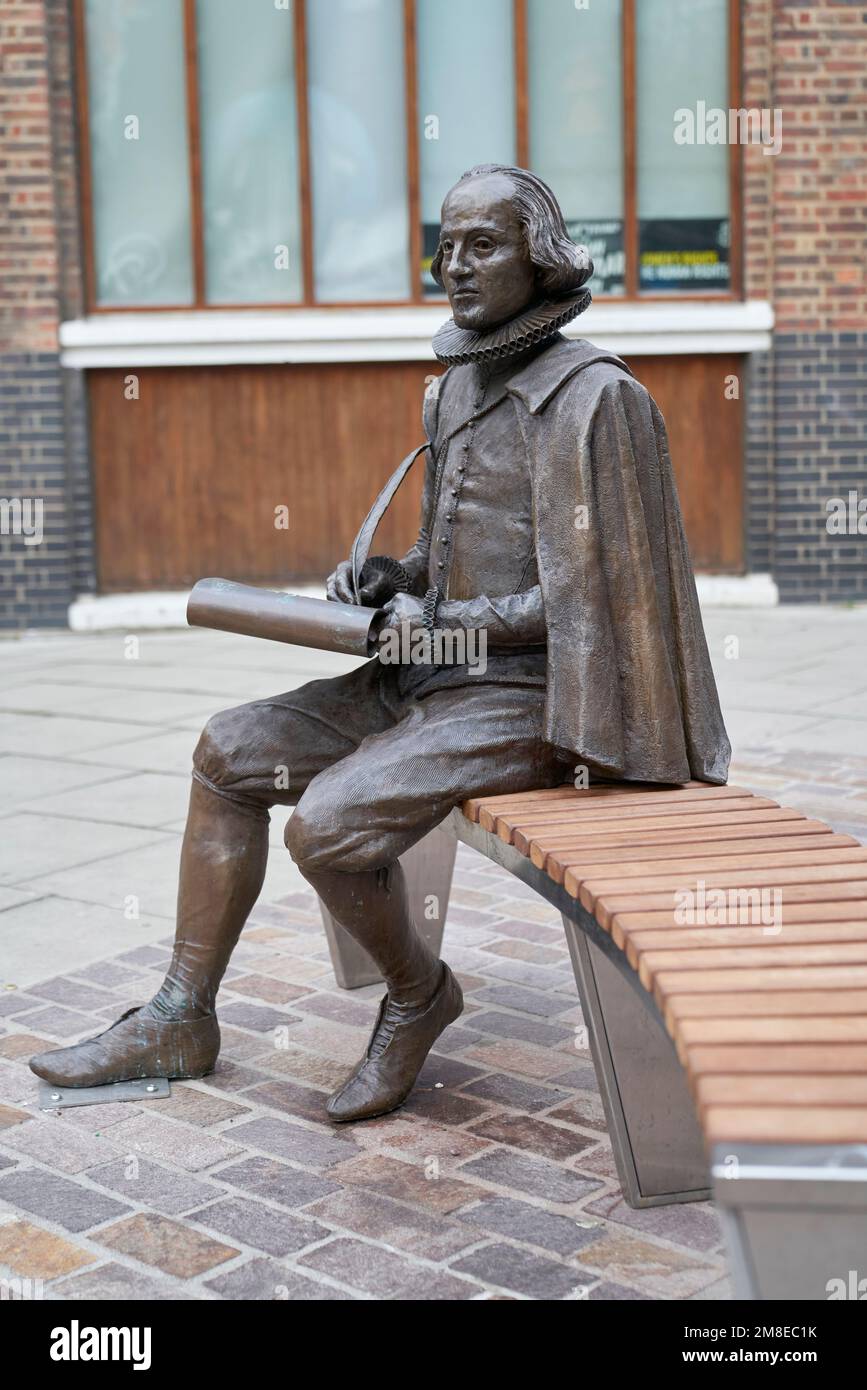 Shakespeare london statue hi-res stock photography and images - Alamy
