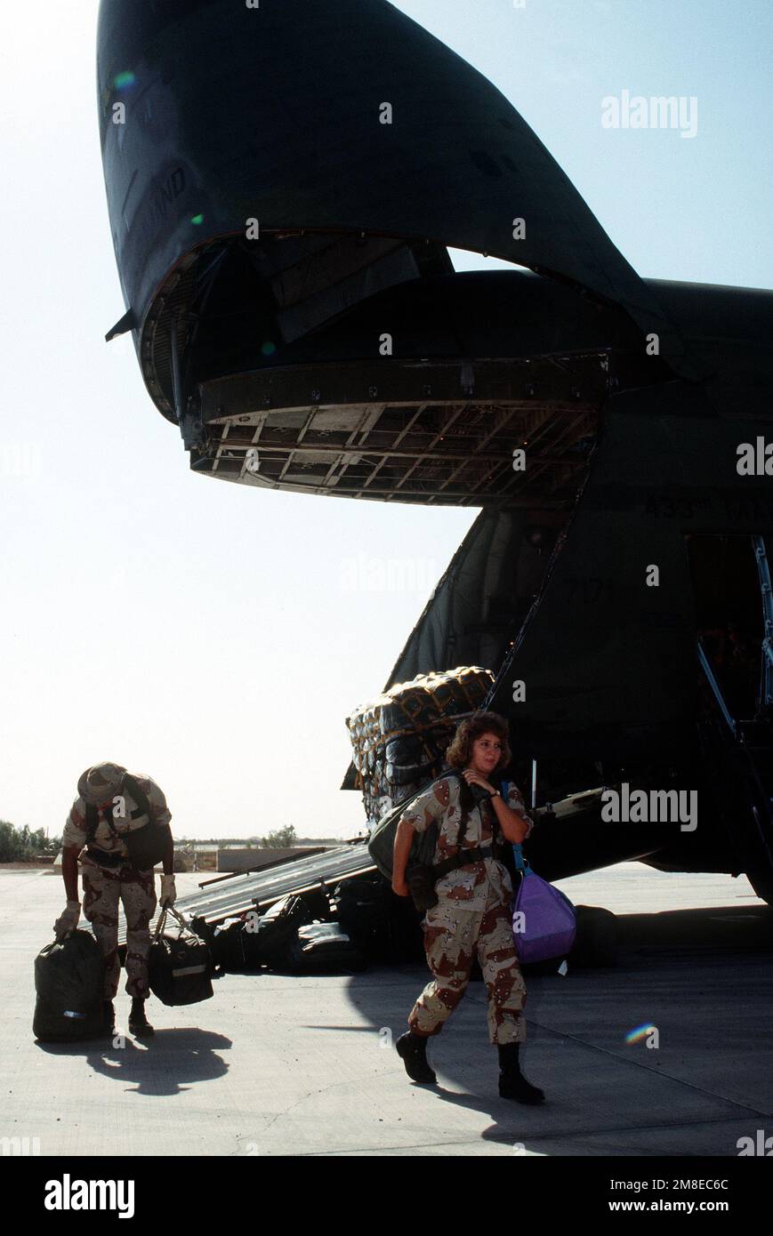 433rd airlift wing hi-res stock photography and images - Alamy