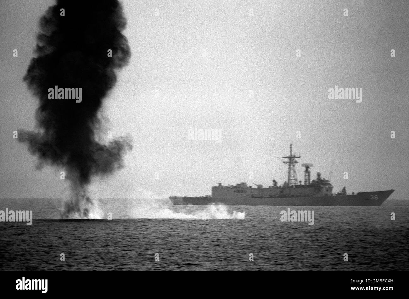 Explosives ordnance disposal team hi-res stock photography and images ...