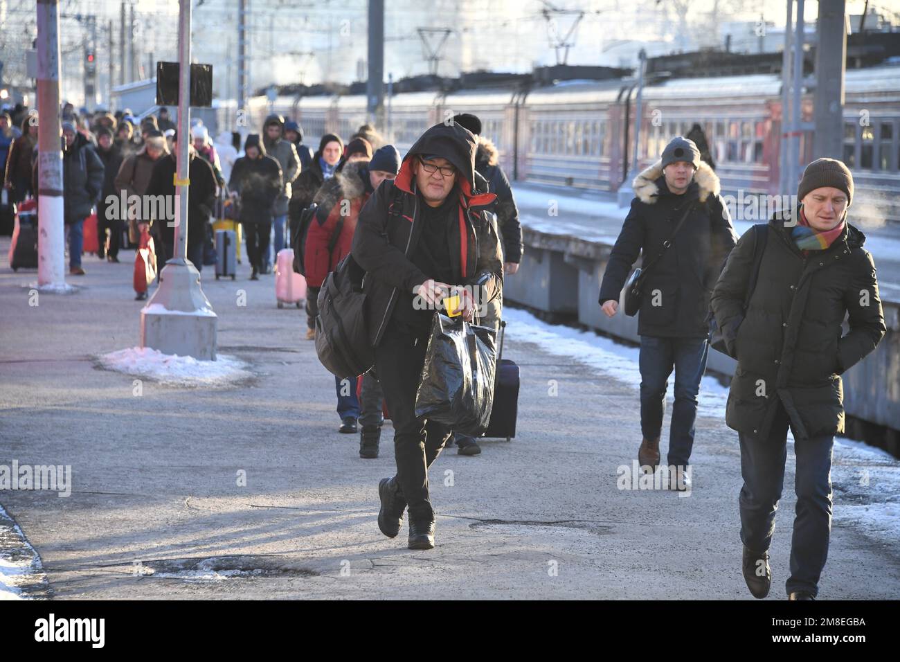 Moscow. Passengers on the platform of the Paveletsky station Stock ...