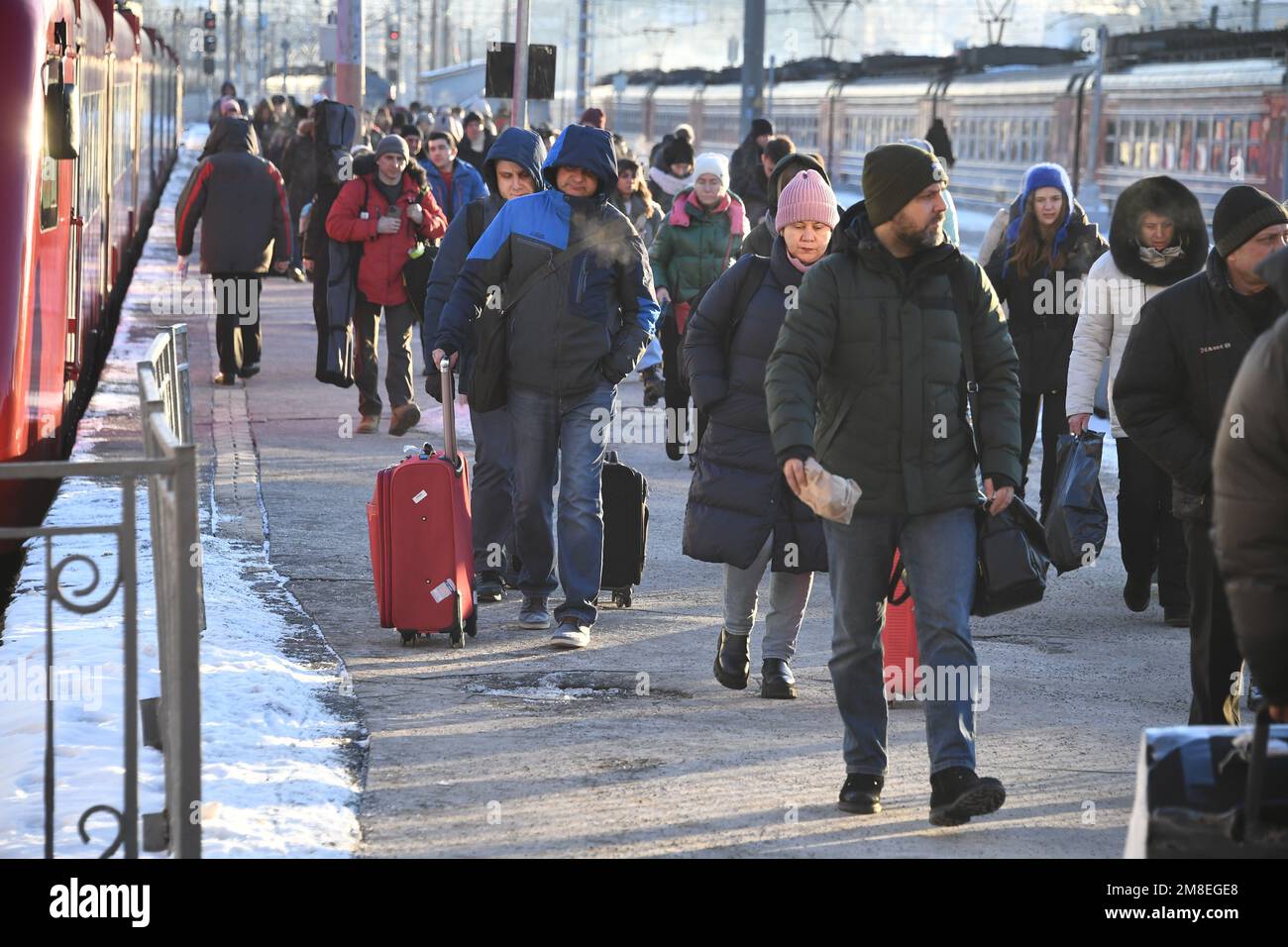 Moscow. Passengers on the platform of the Paveletsky station Stock ...