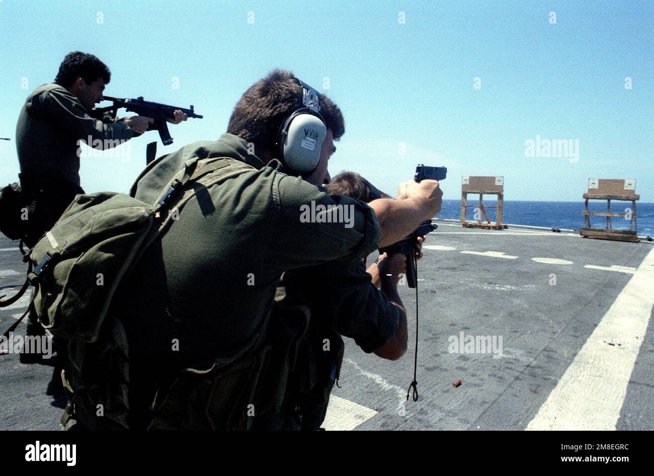 Members of sea air land (seal) team 8 hi-res stock photography and ...