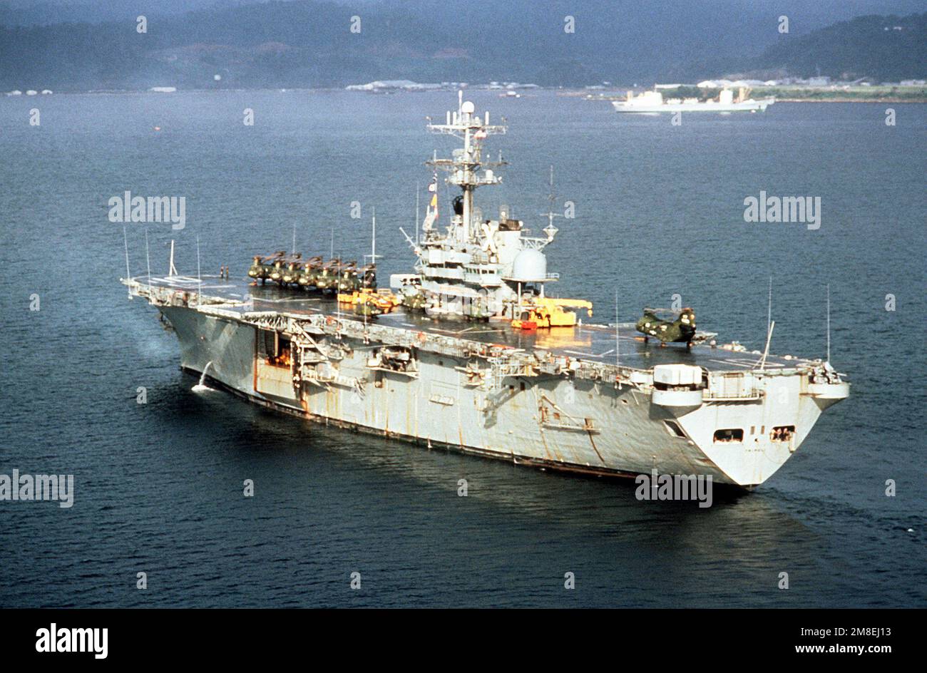 A port quarter view of the amphibious assault ship USS TRIPOLI (LPH-10 ...