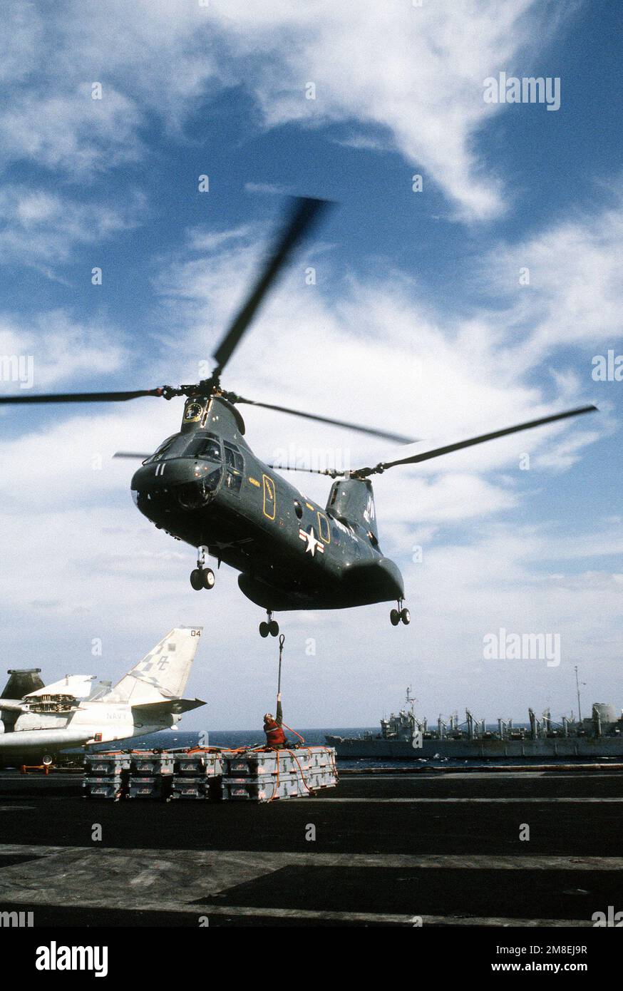 Ch 46d helicopters hi-res stock photography and images - Alamy