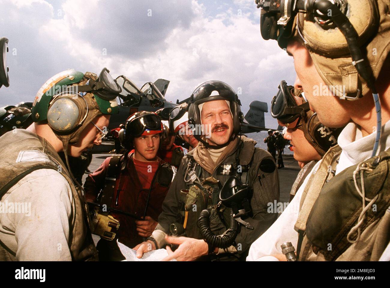 An F/A-18 Hornet pilot describes his last mission to flight deck crew ...