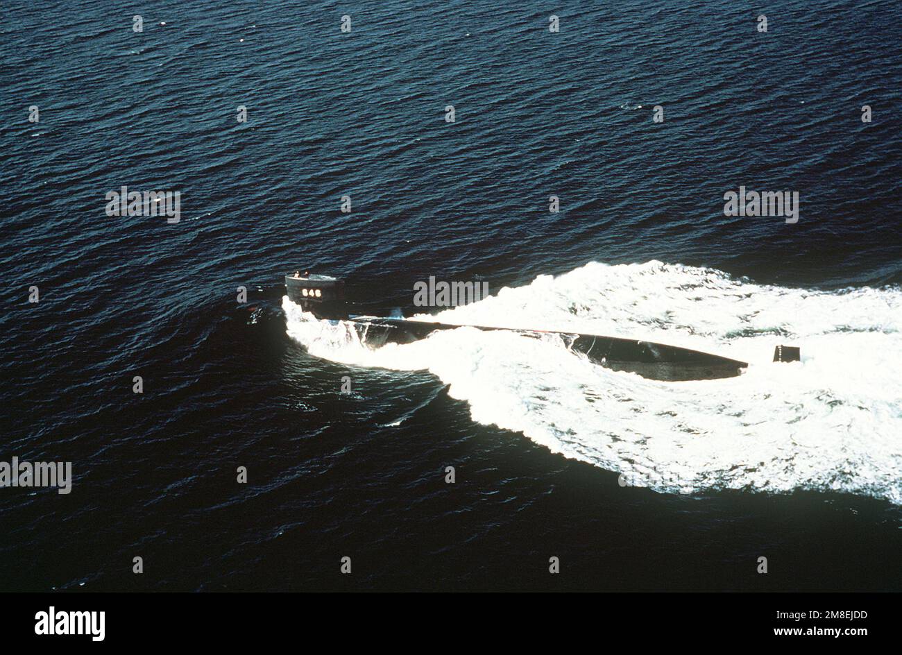 A port view of the nuclear-powered attack submarine USS GRAYLING (SSN ...