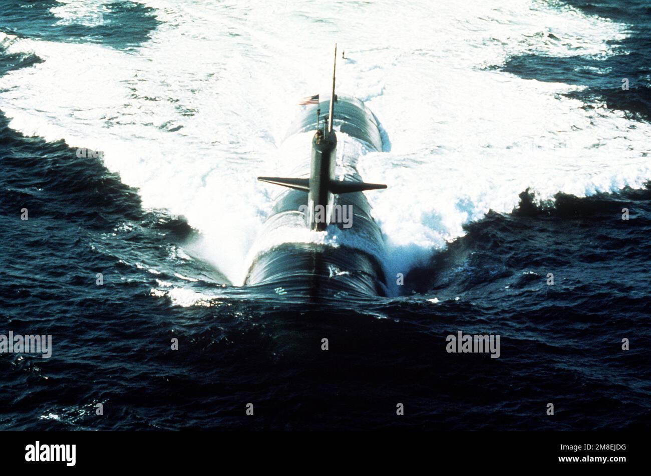 A bow view of the nuclear-powered attack submarine USS TAUTOG (SSN-639 ...