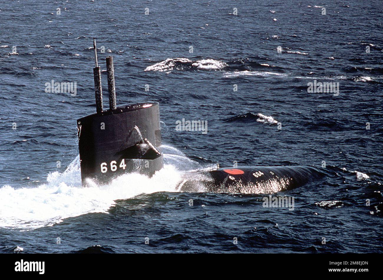 A starboard bow view of the nuclear-powered attack submarine USS SEA ...