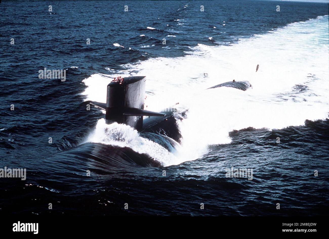 A port bow view of the nuclear-powered attack submarine USS RAY (SSN ...
