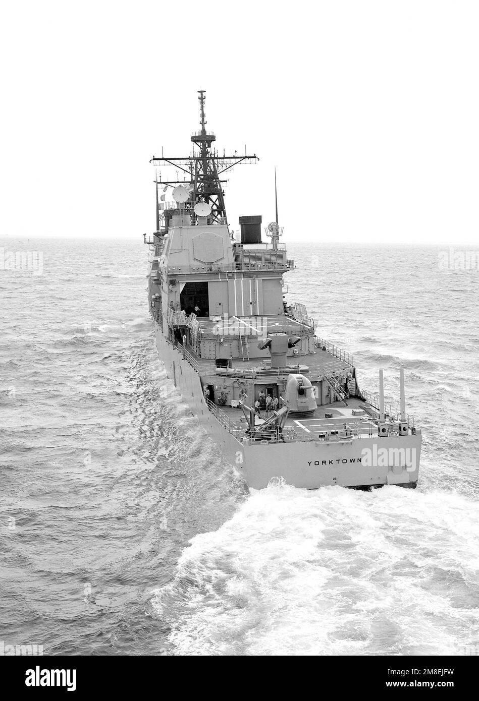 A stern view of the guided missile cruiser USS YORKTOWN (CG 48 ...