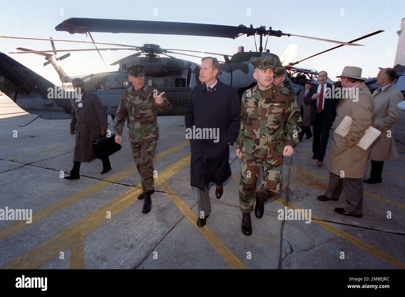 Lieutenant General Carl E. Mundy Jr., Commanding General, Fleet Marine ...