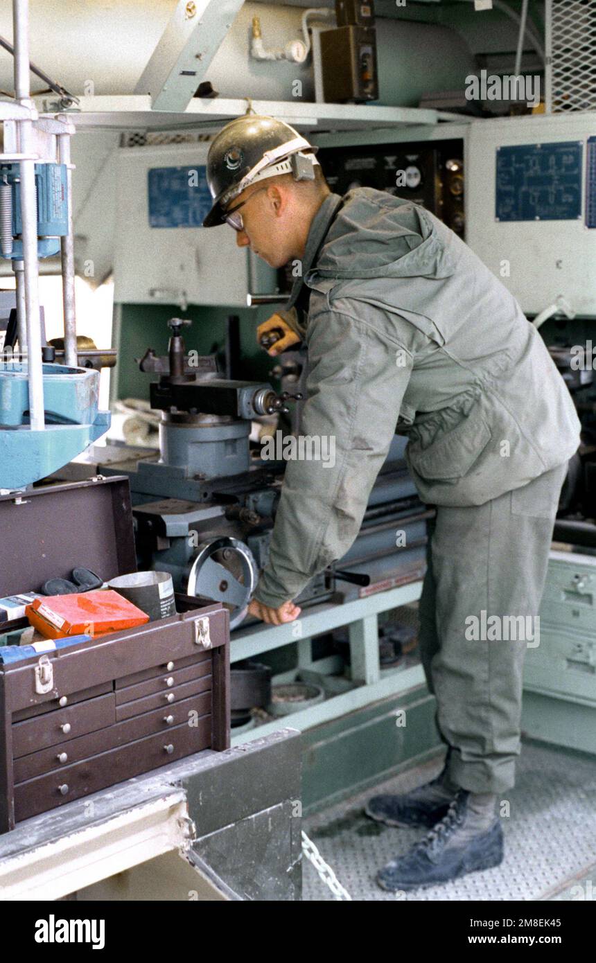 PETTY Officer 2nd Class Aaron Marshall, Naval Mobile Construction ...