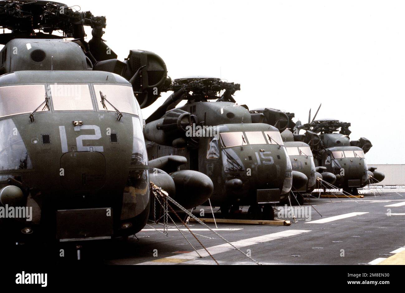 North sea helicopters hi-res stock photography and images - Alamy