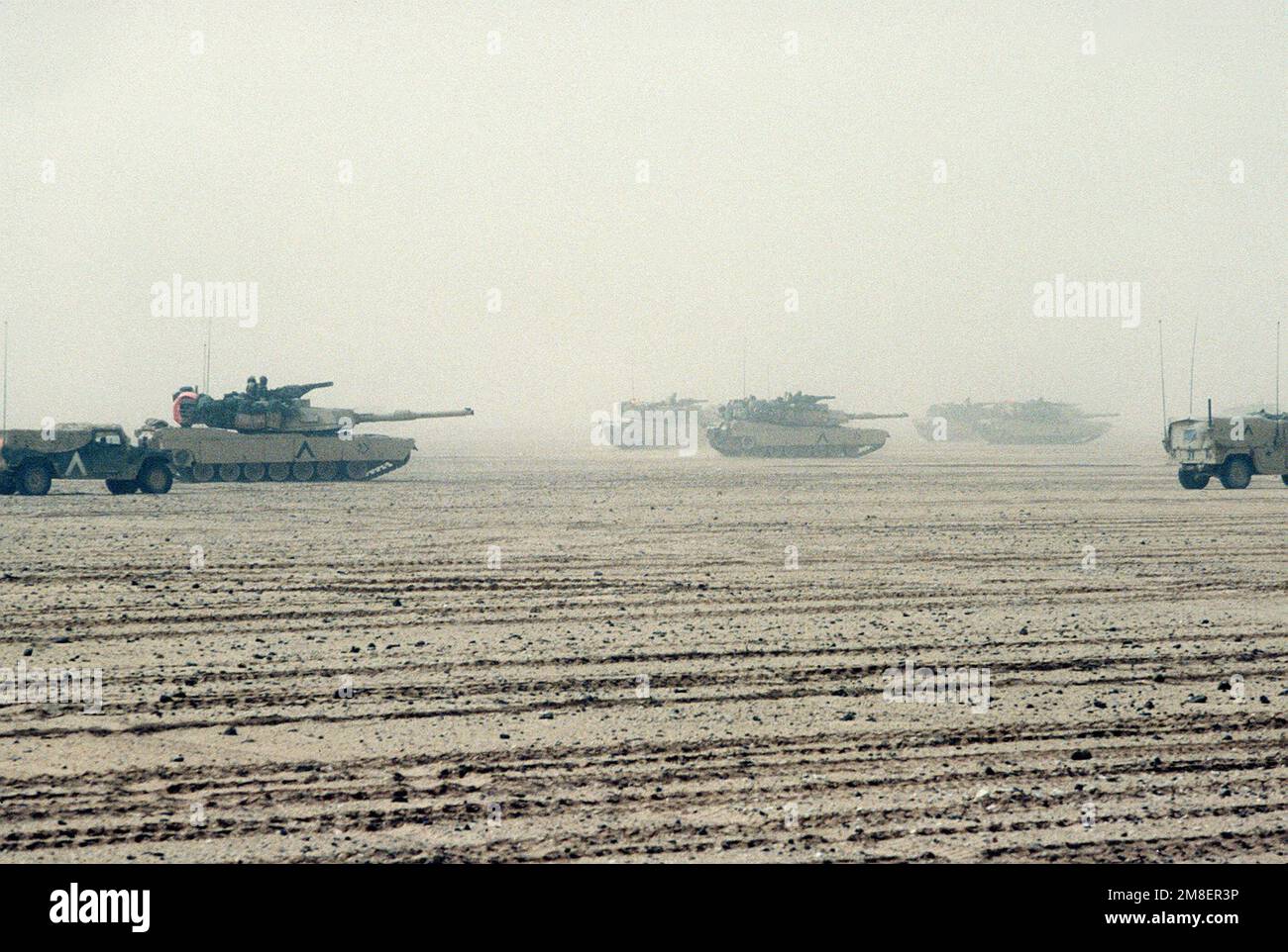 Desert storm m1a1 abrams hi-res stock photography and images - Alamy