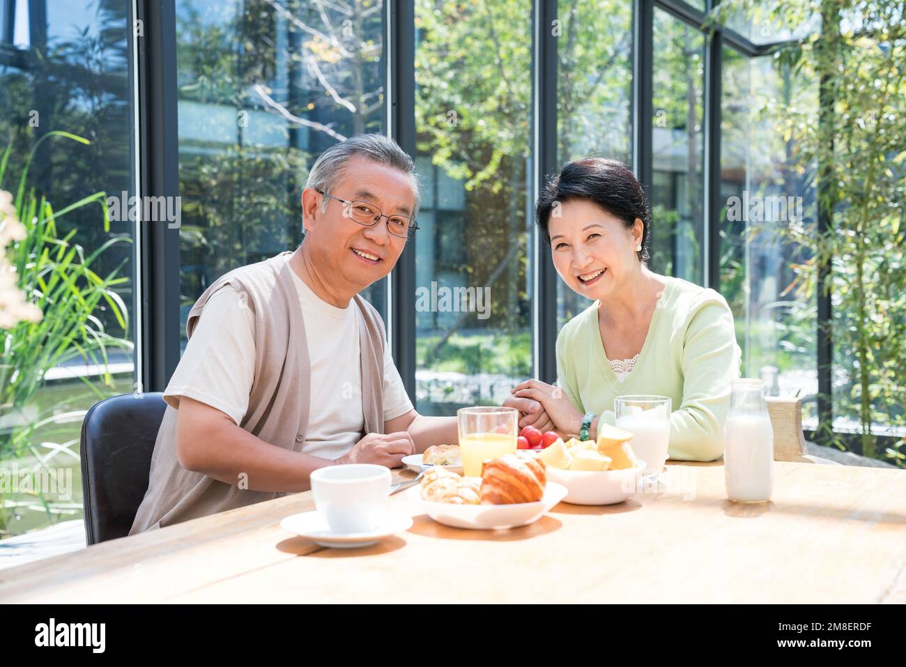An old couple to eat breakfast Stock Photo - Alamy