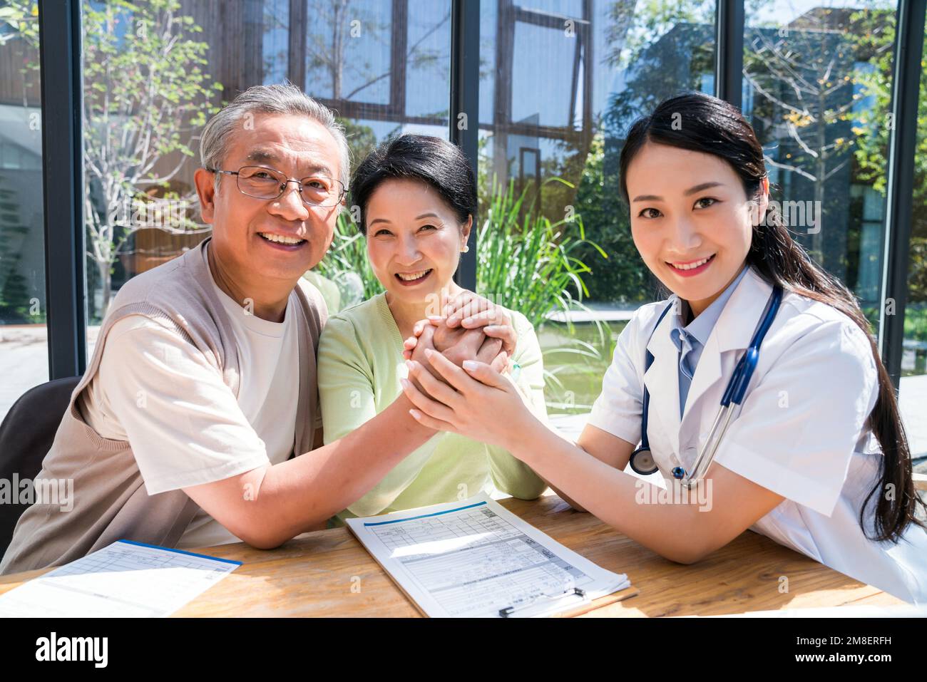Old couple doctors hi-res stock photography and images - Alamy