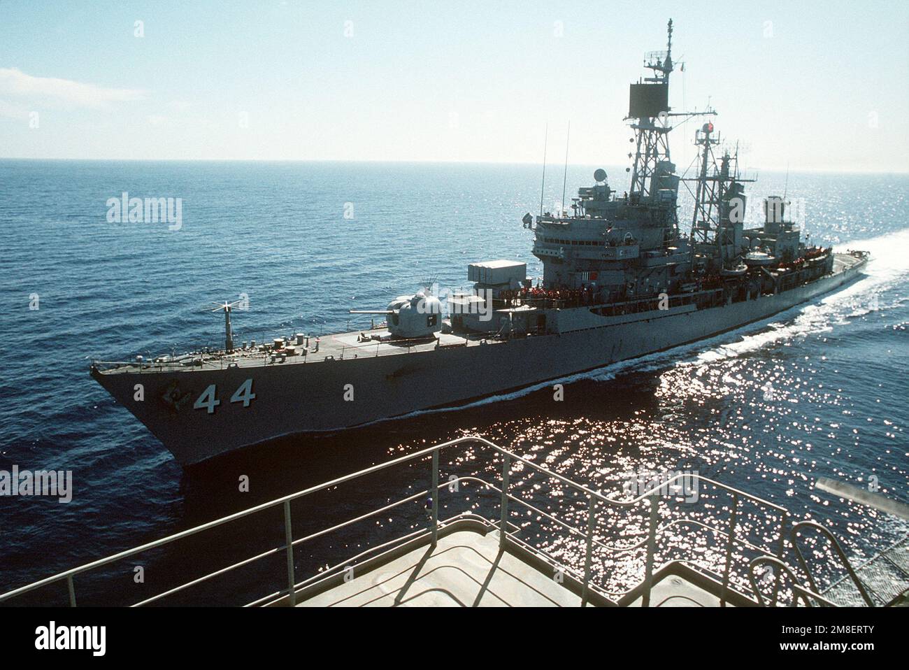 The guided missile destroyer USS WILLIAM V. PRATT (DDG-44) comes up on ...