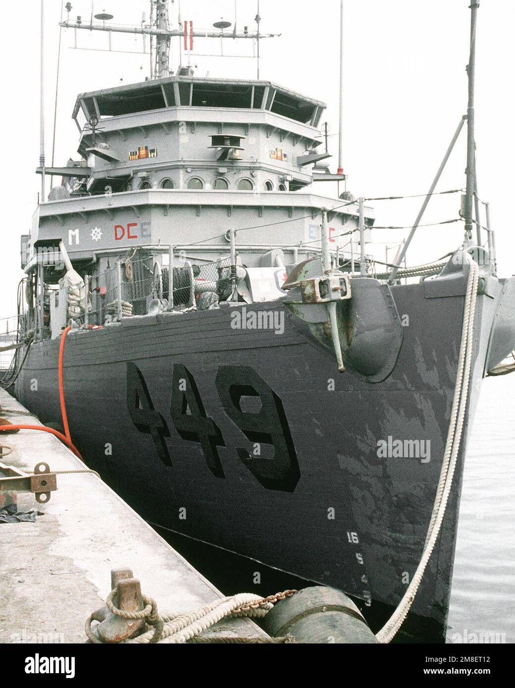 A port bow view of the ocean minesweeper USS IMPERVIOUS (MSO-449 ...