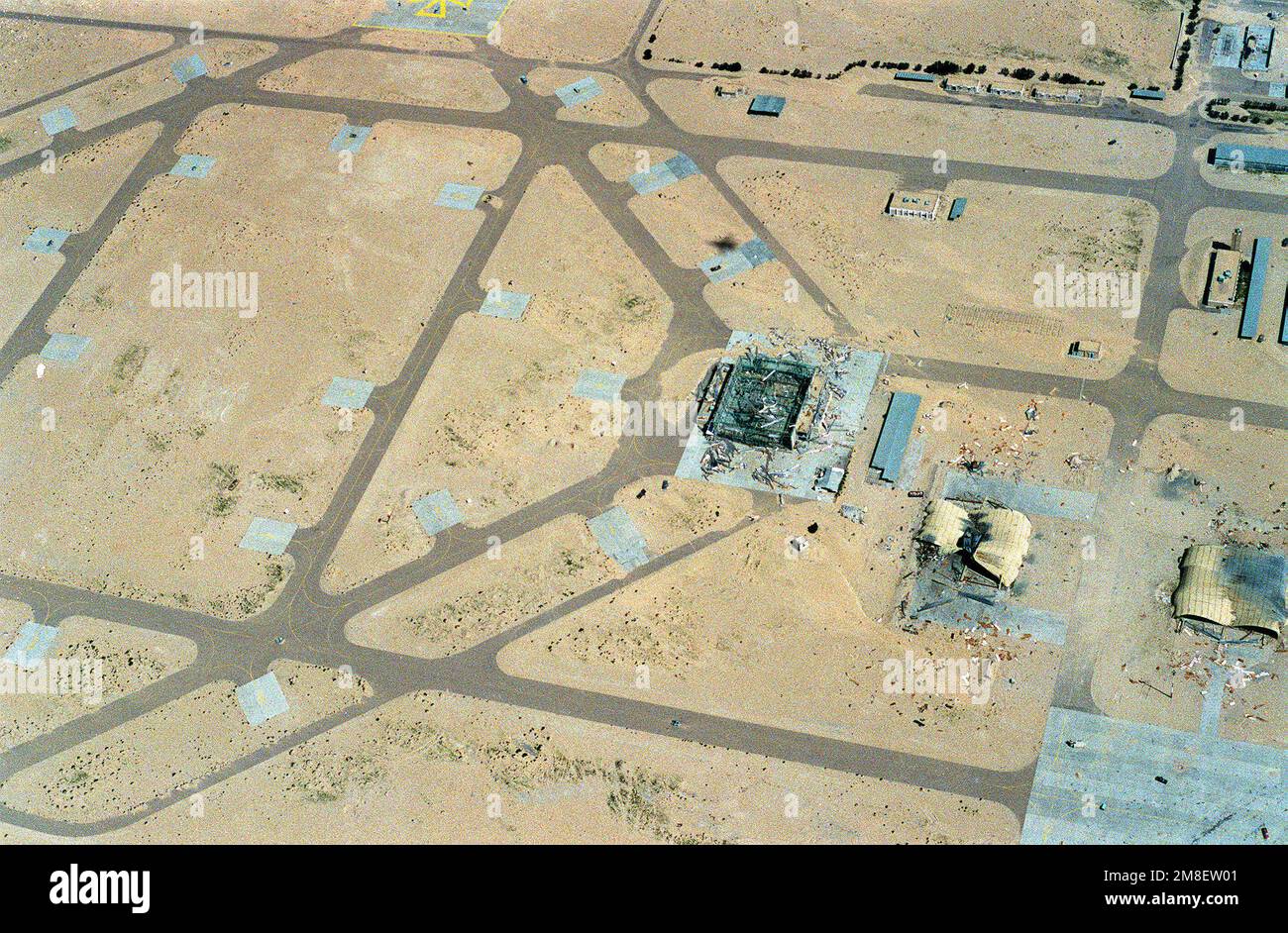 Kuwait air strike hi-res stock photography and images - Alamy