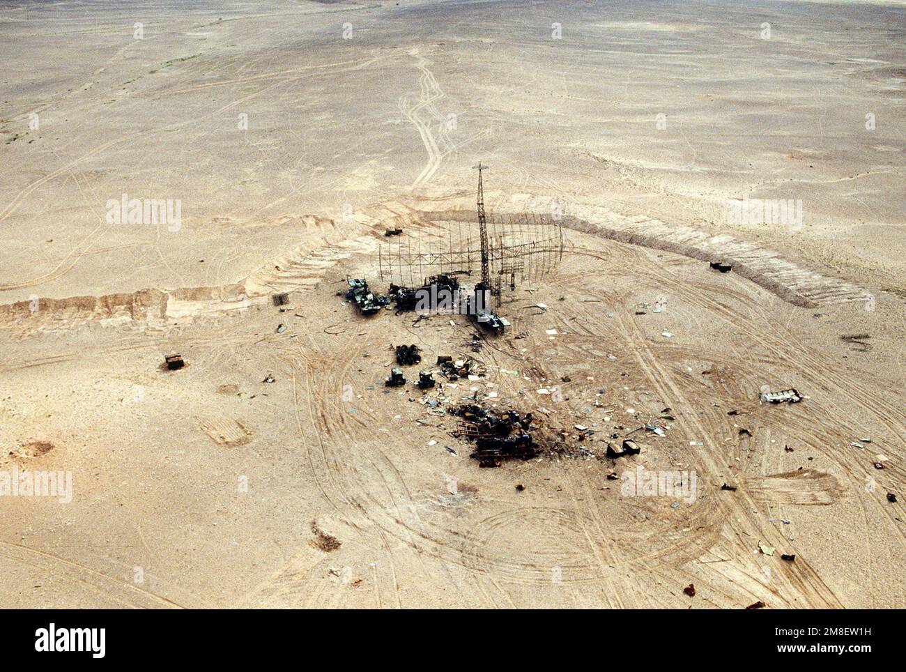 A view of an Iraqi radar site destroyed by the French 6th Light Armored ...