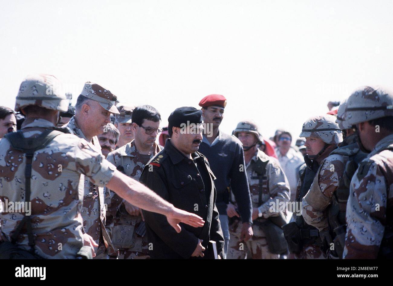 Soldiers surround GEN. H. Norman Schwarzkopf, commander-in-chief, U.S ...