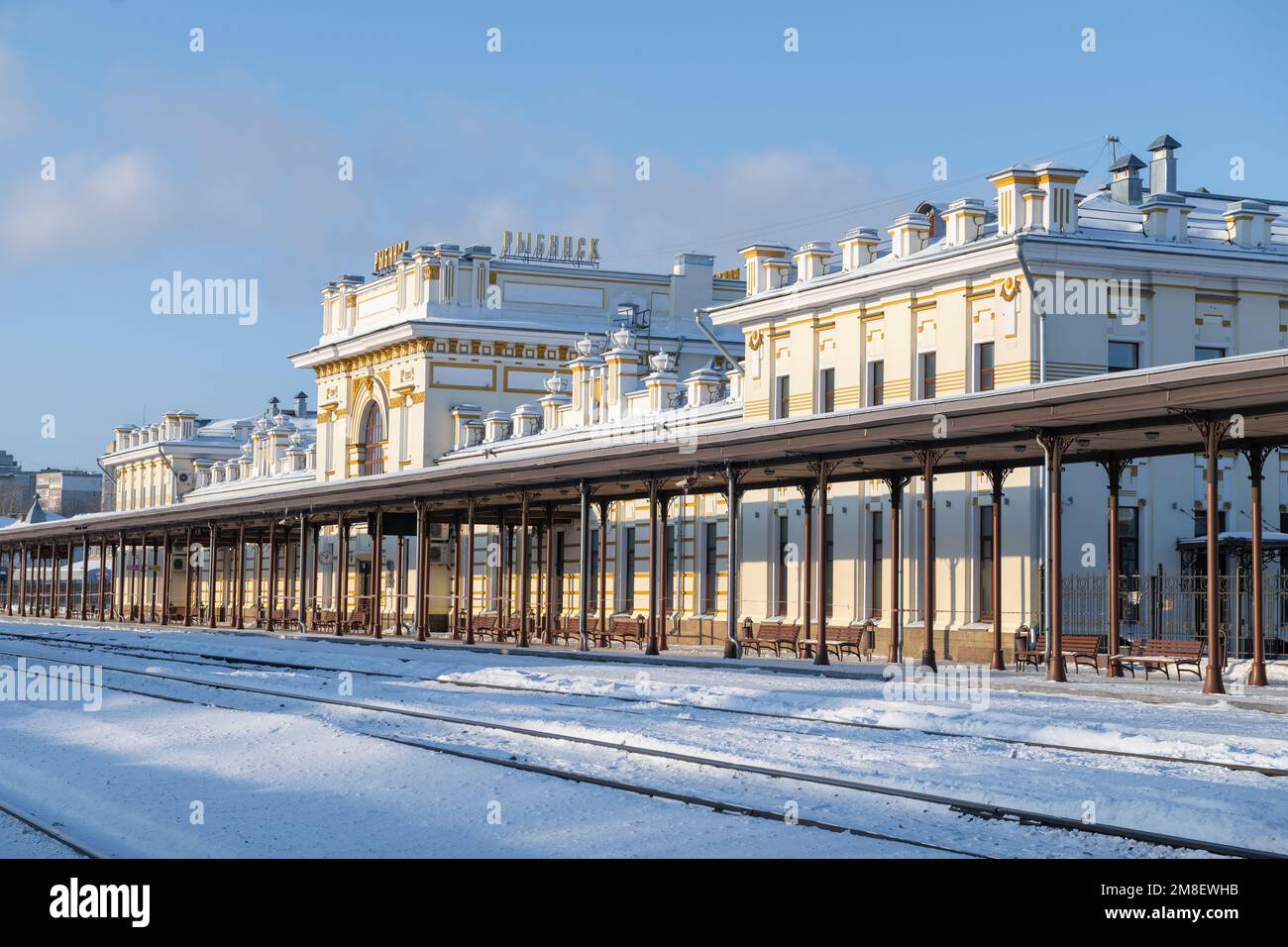 RYBINSK, RUSSIA - JANUARY 06, 2023: The ancient building of the railway ...