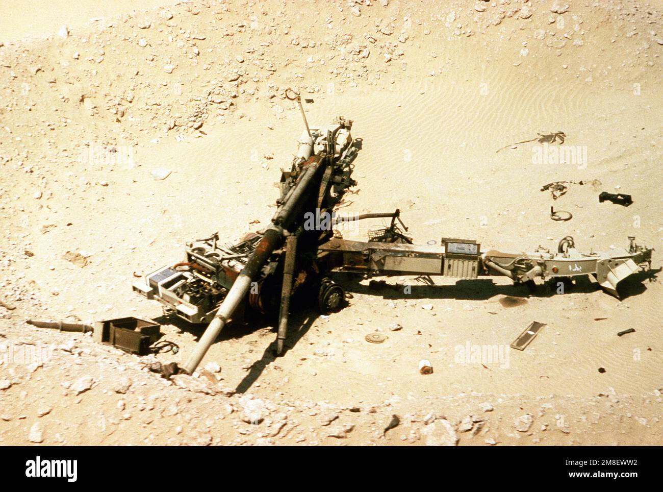 An abandoned Saudi Arabian 155mm G-5 howitzer lies stranded in the ...