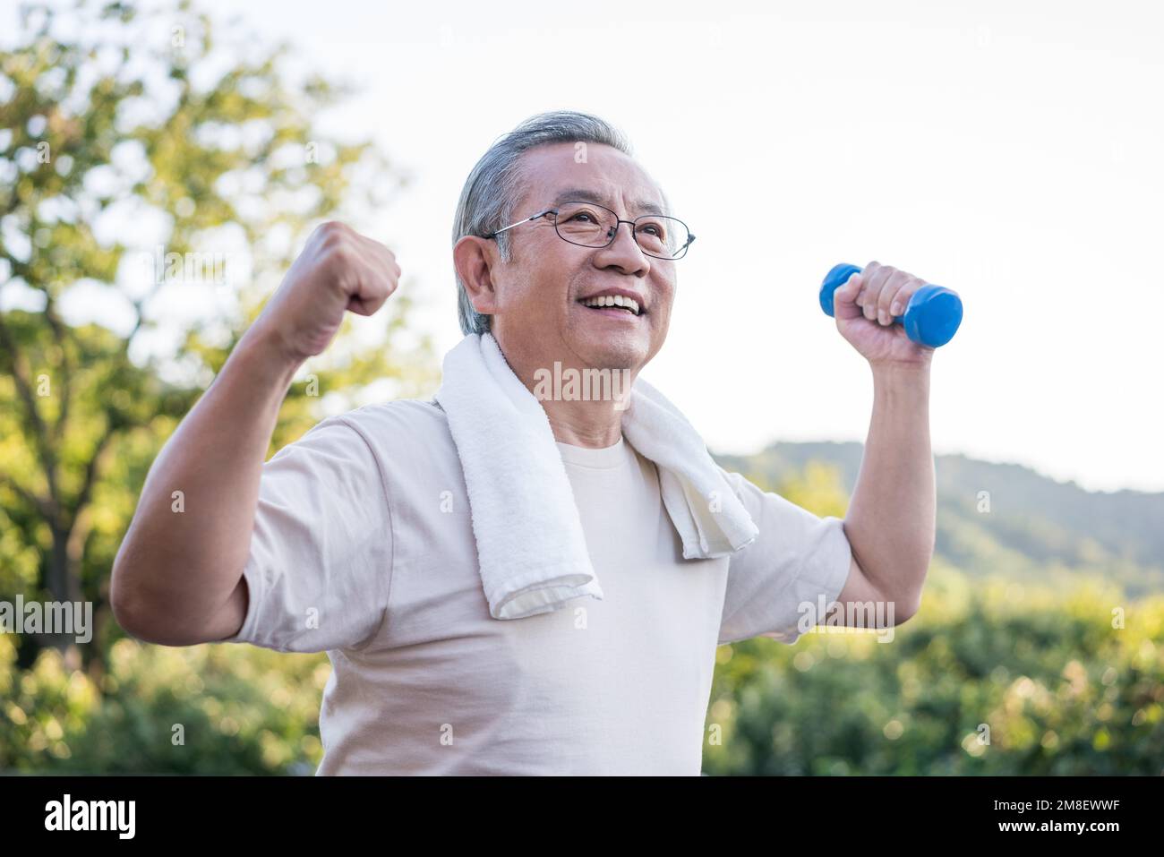 An old man in the exercise Stock Photo - Alamy