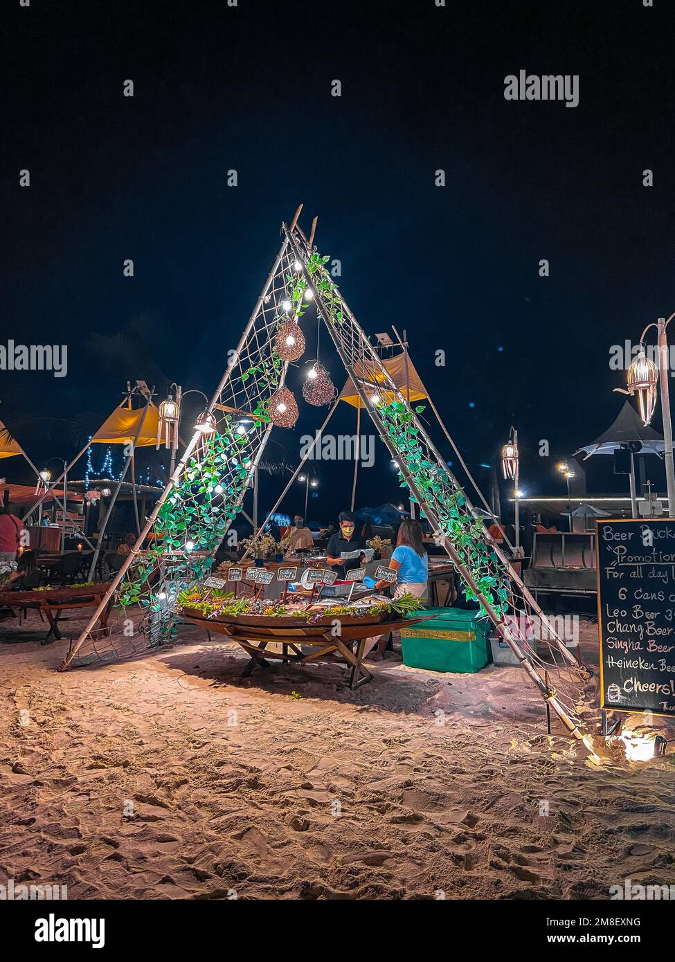 Buffet on the beach hi-res stock photography and images - Alamy