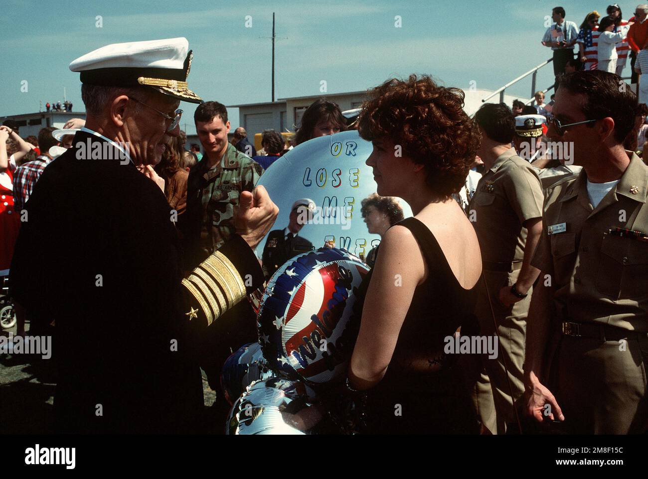 Operation desert storm and woman hi-res stock photography and images ...