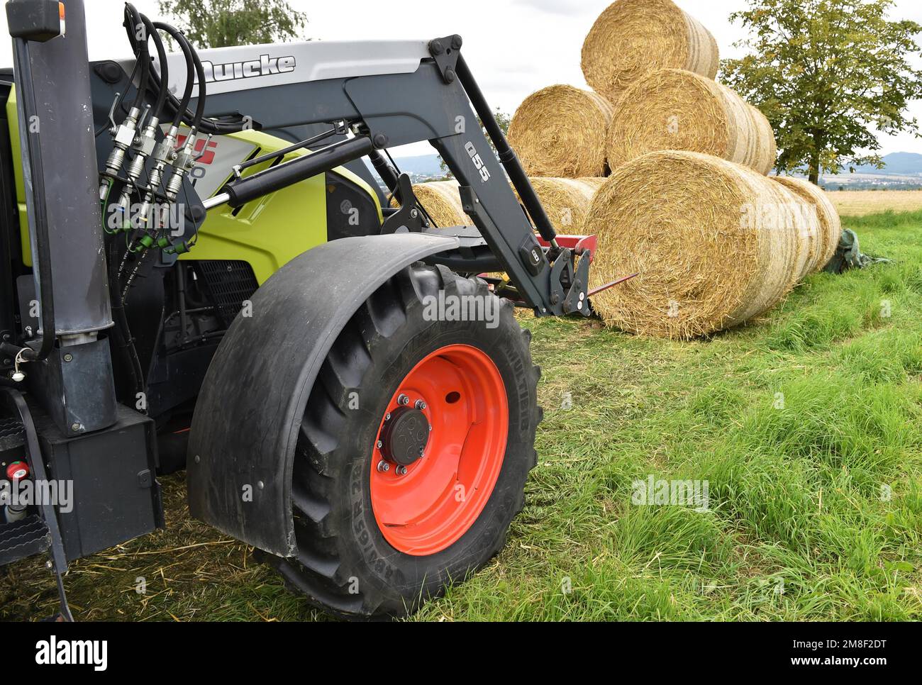 Round bale fork hi-res stock photography and images - Alamy