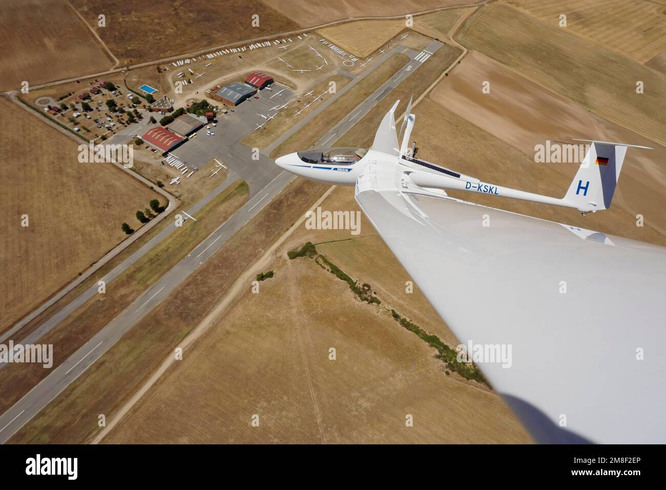Glider, ASH 31 Mi, self-launch, aircraft, airfield, Fuentemilanos ...